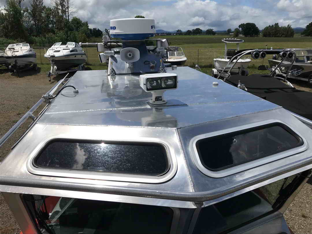 Safe Boat Defender 25